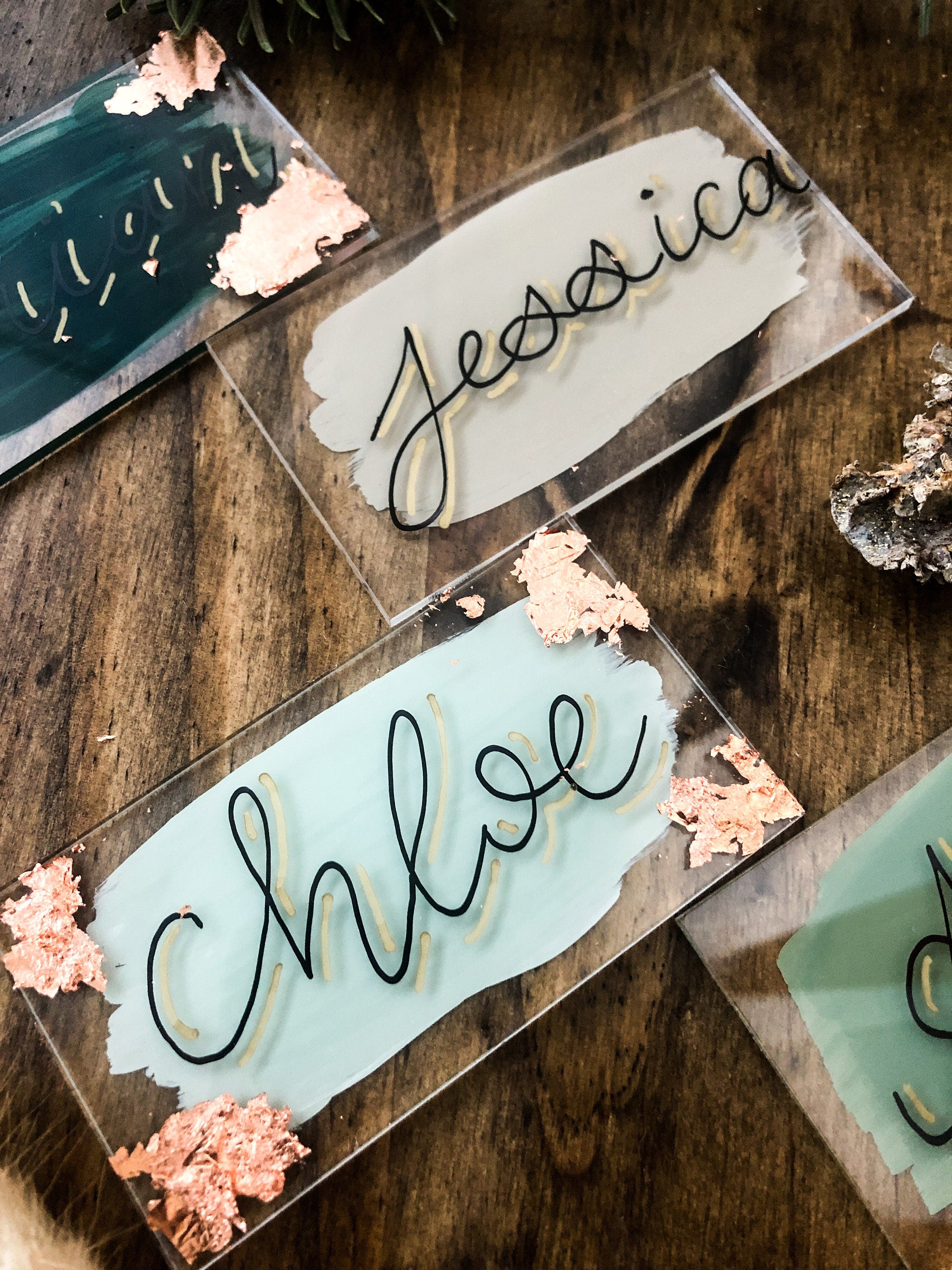 Acrylic name cards wedding | Beachweddingtips.com